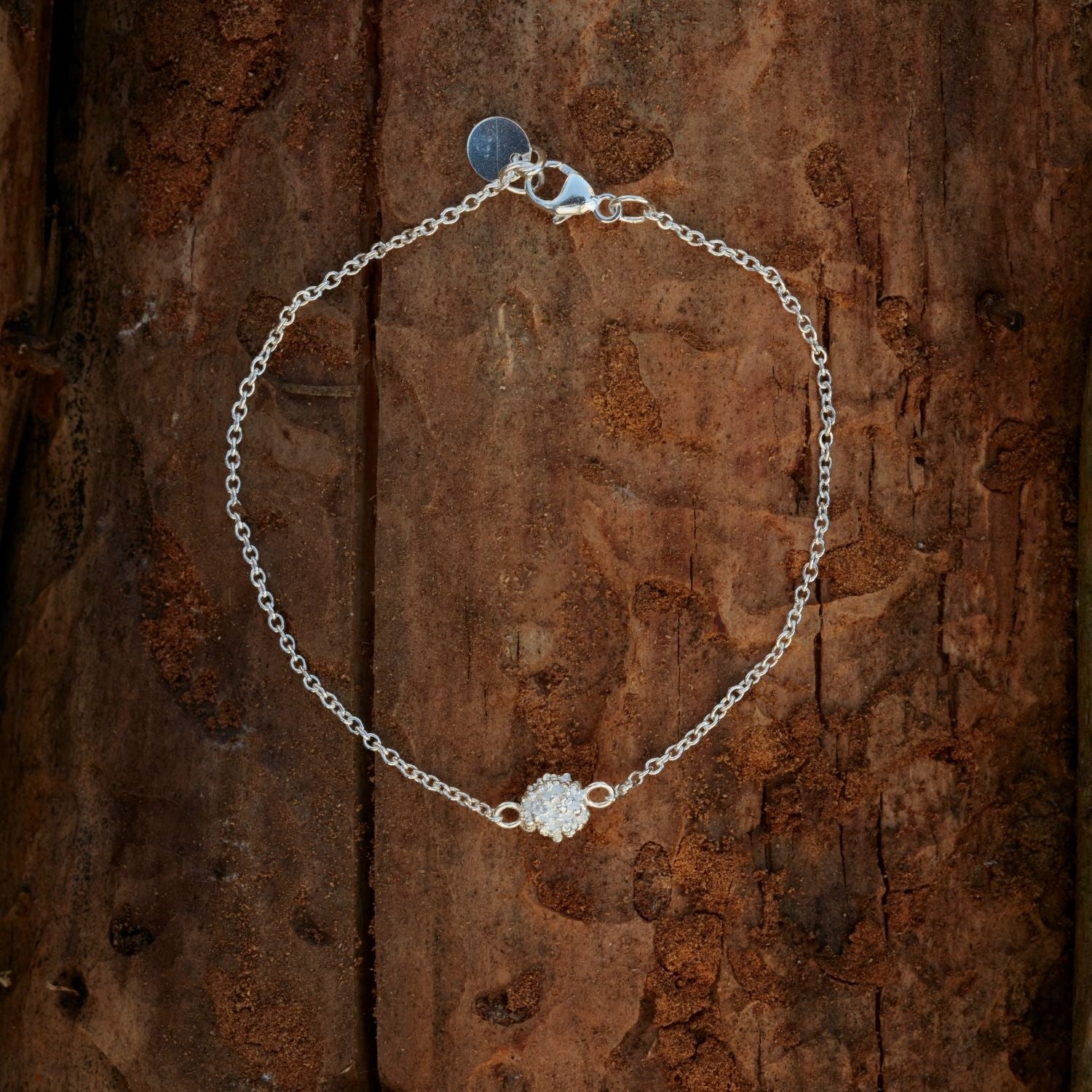 Handgefertigtes leichtes Minibubble-Armband mit einer Kugel aus ...